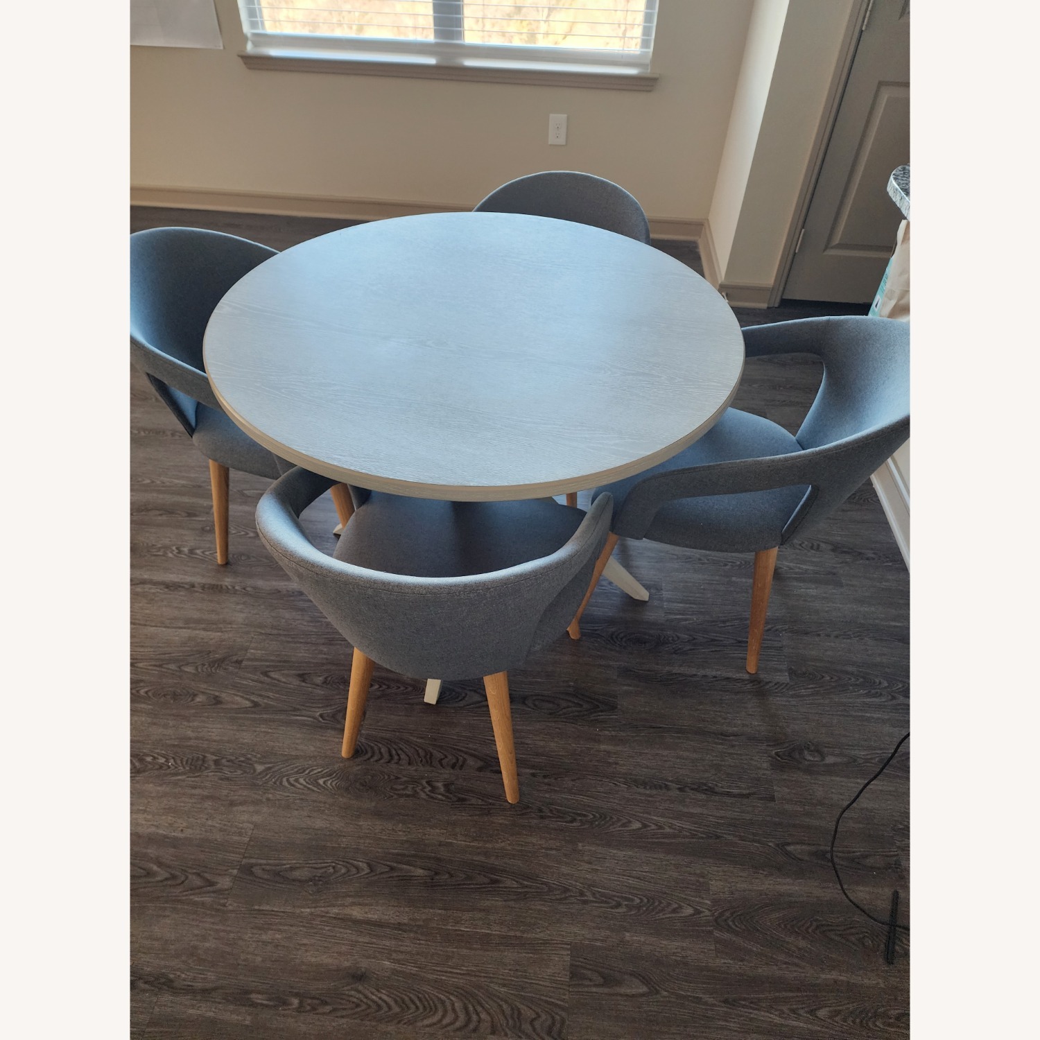 Dining Table W Chairs - AptDeco