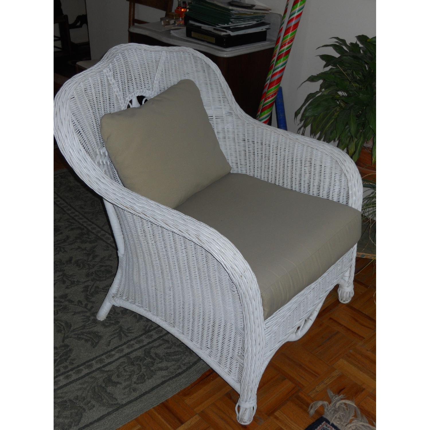 White Wicker Victorian Chair w/ Seat and Back Upholstered Cushion - AptDeco