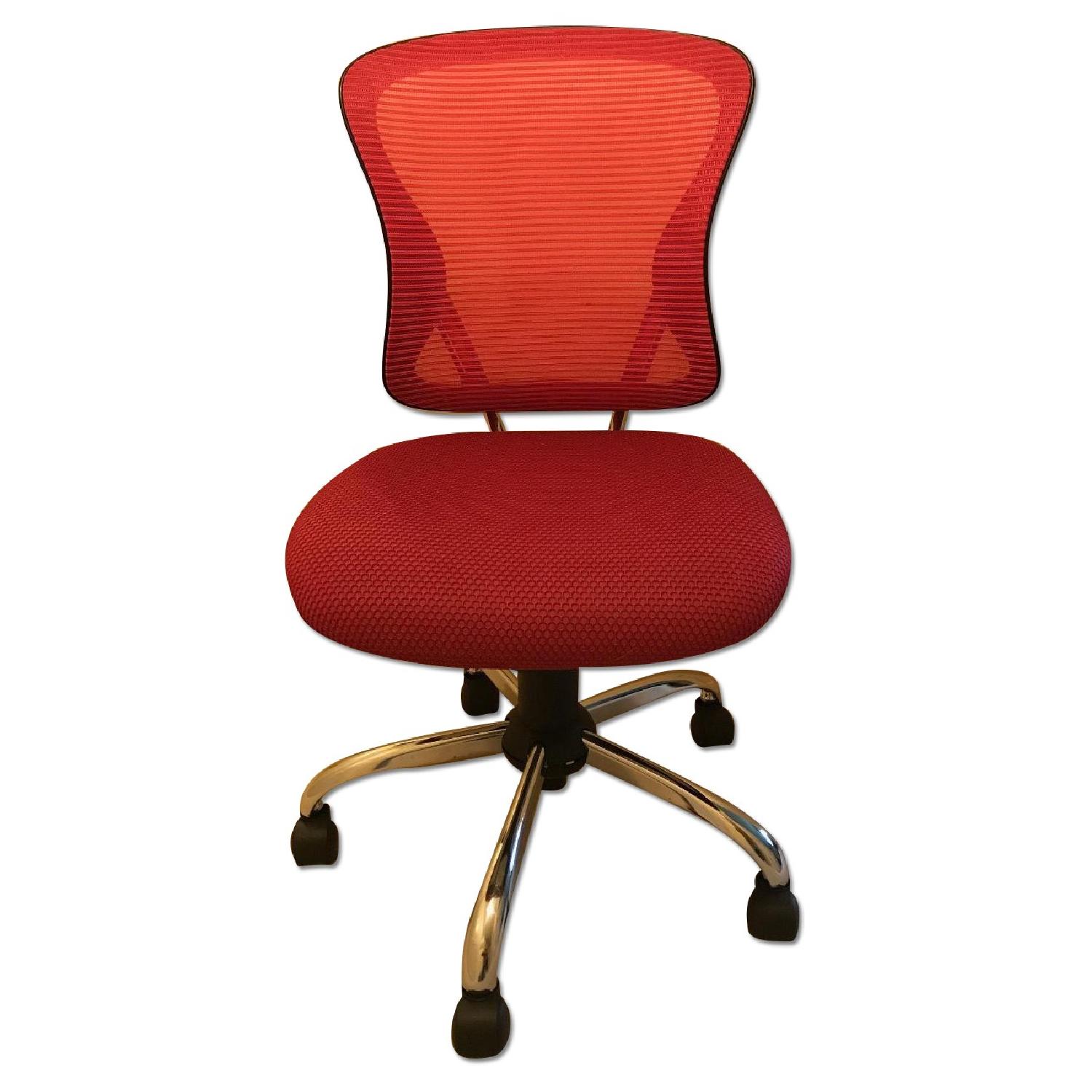 Staples Pink Mesh Office Desk Chair - AptDeco