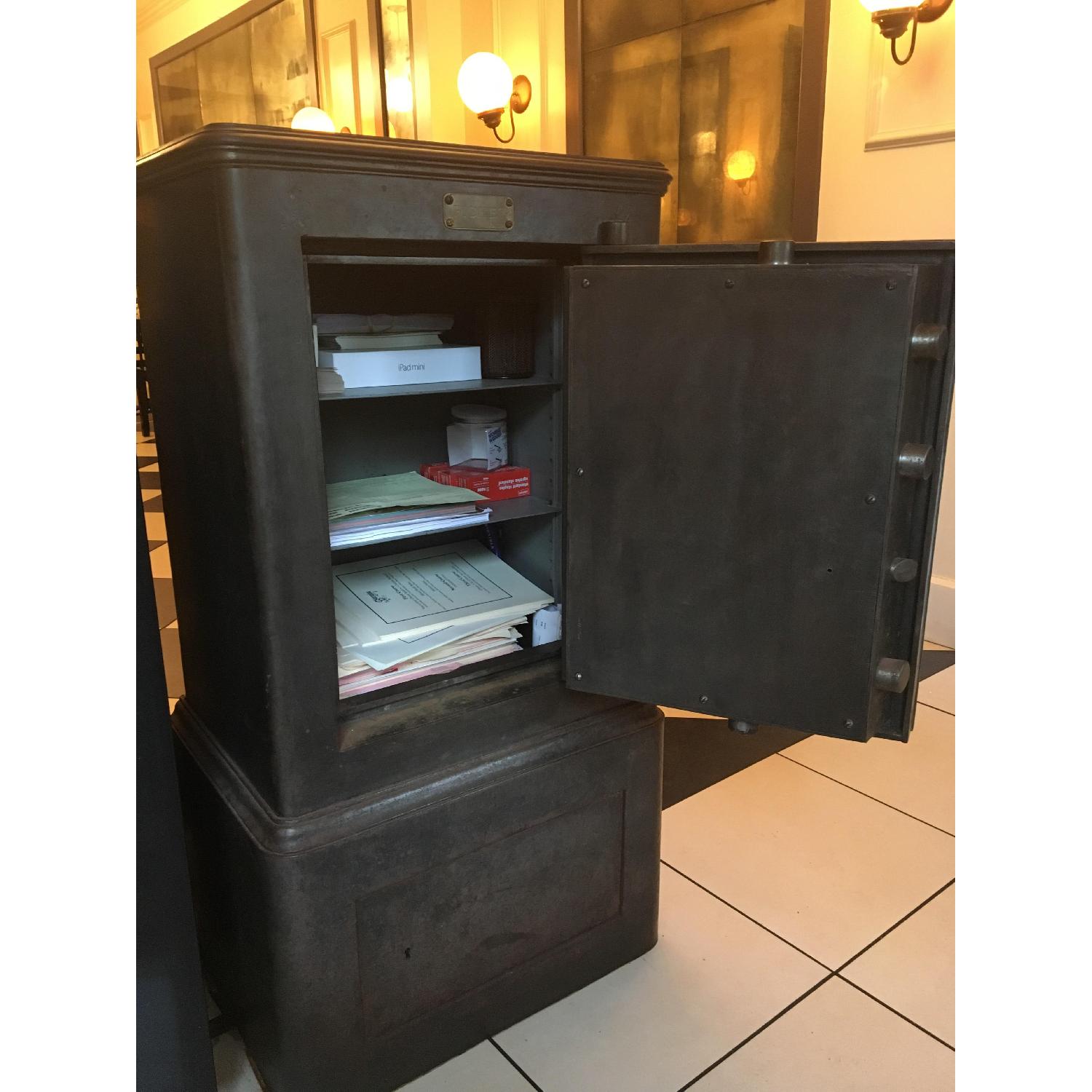 French Safe - AptDeco