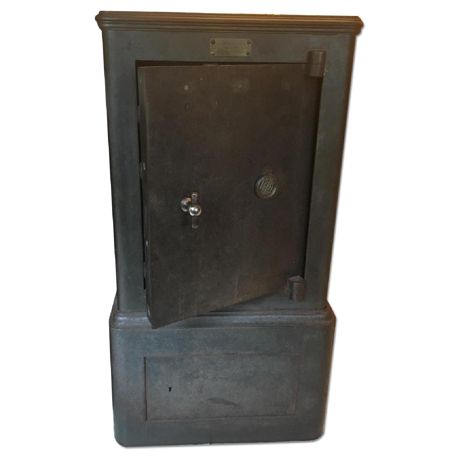 French Safe - AptDeco