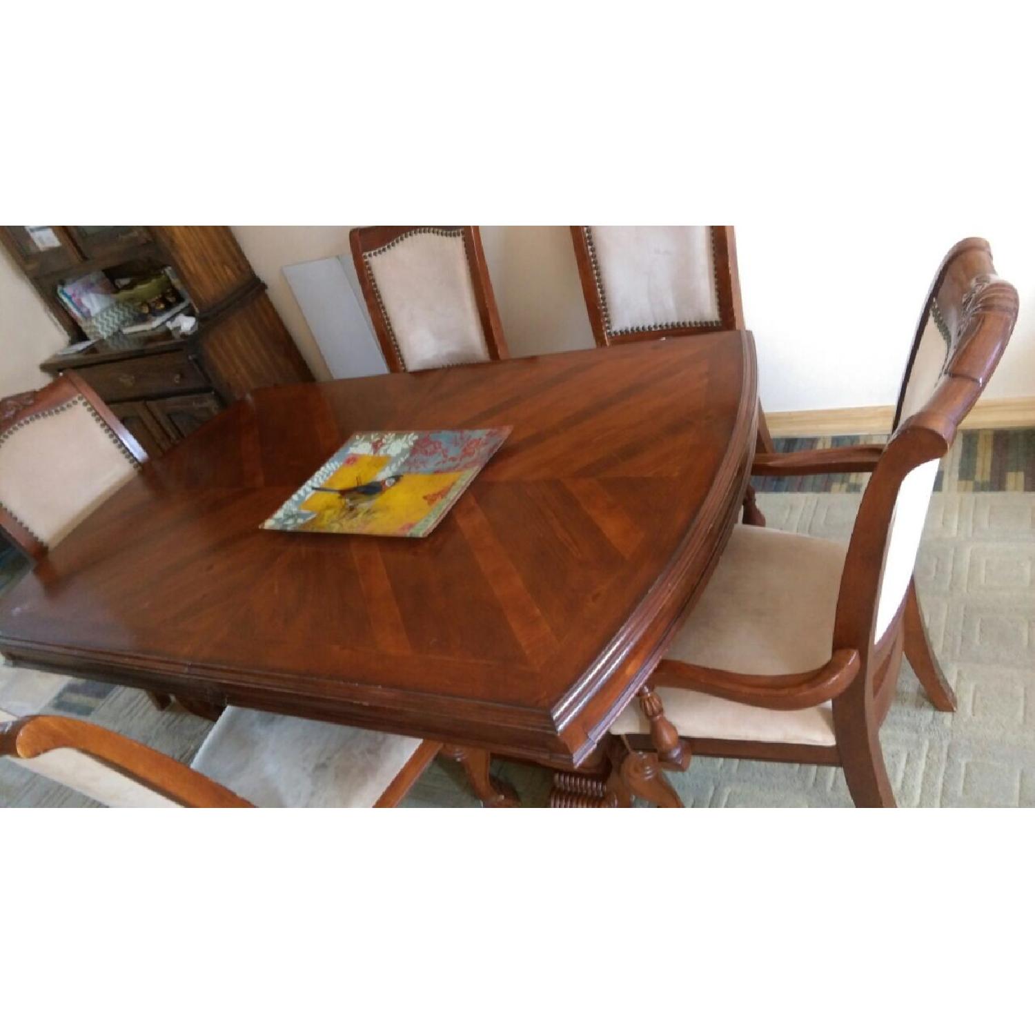 Levitz Furniture Oak Wood Dining Table w/ 6 Chairs - AptDeco