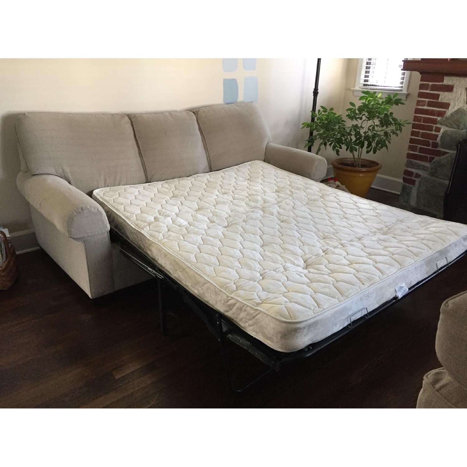 Masterfield Queen Sleeper Sofa - AptDeco