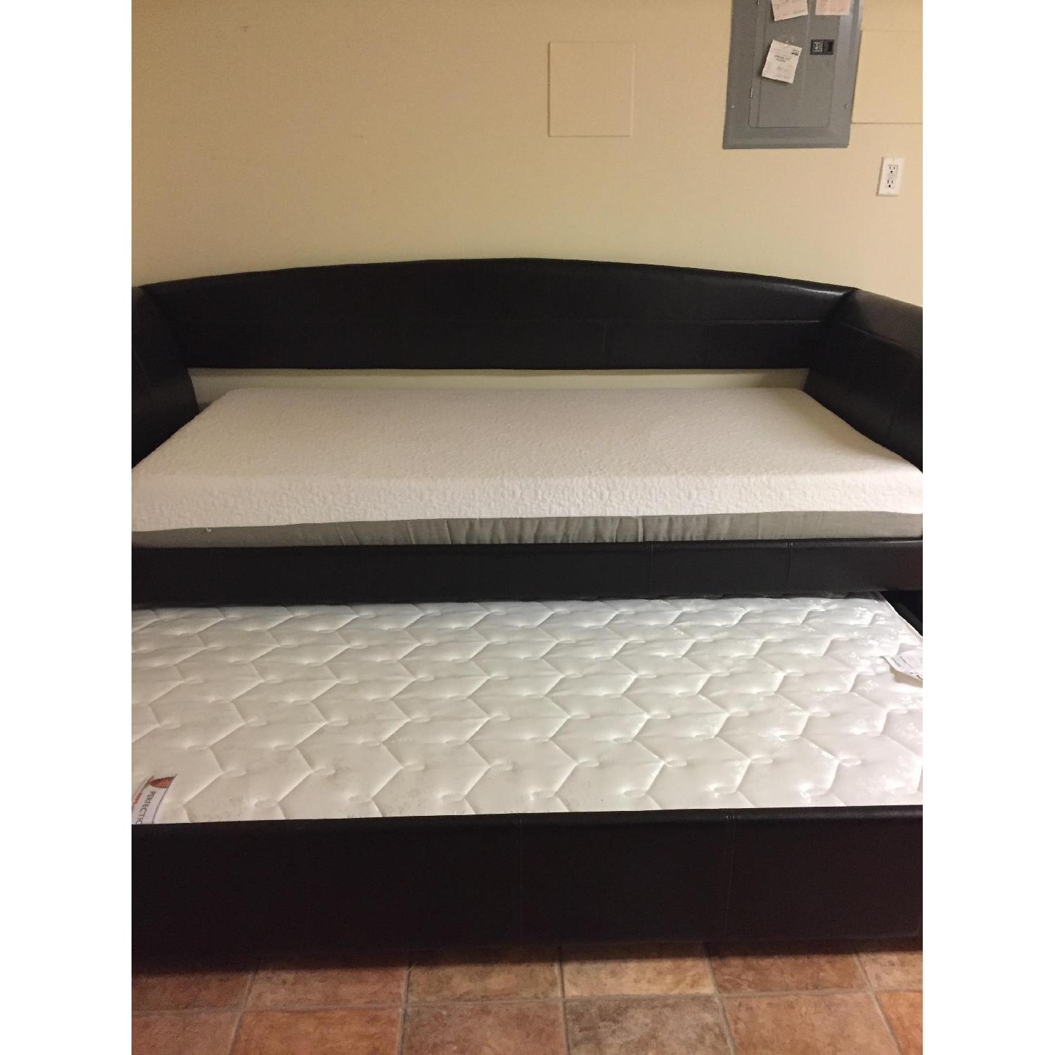 Bob's Daybed w/ Trundle - AptDeco